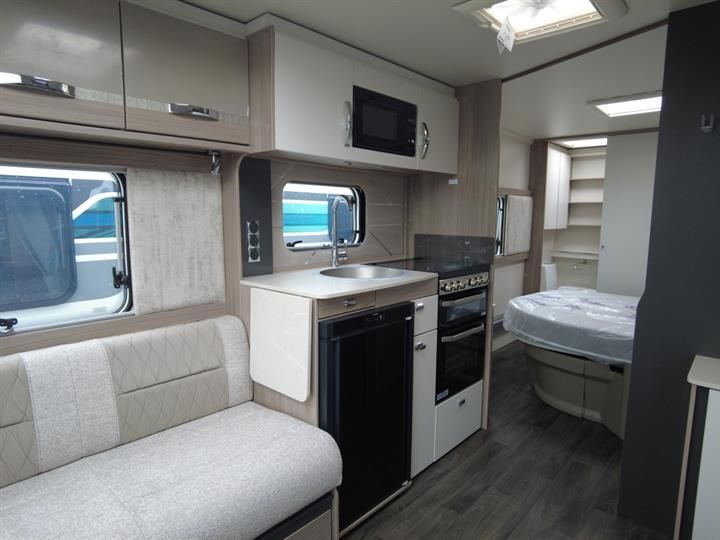 2024 Swift Challenger Exclusive 580 with motormover